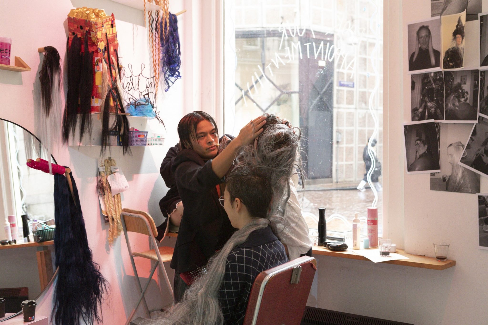 Para-siting: phANTASMAL HAIRSALON – W139